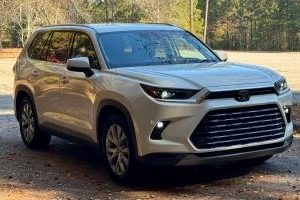 Toyota Puts the Grand in Highlander - DrivenAutos.com